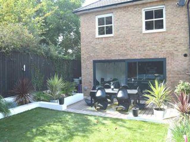 3 Bedrooms for sale in Bilton Road, Erith DA8