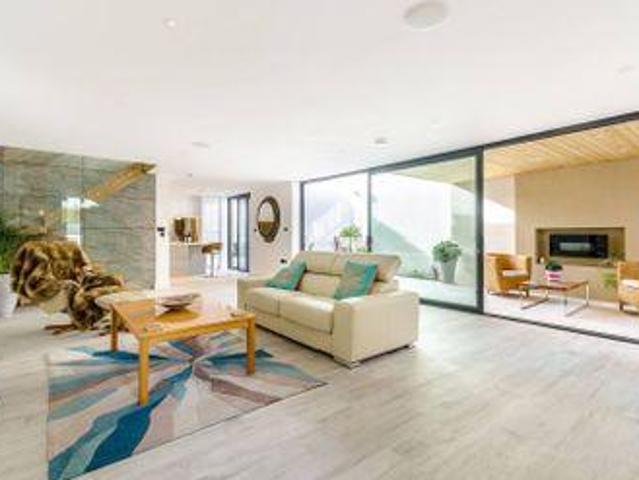 3 Bedrooms for sale in Birkbeck Road, Beckenham BR3