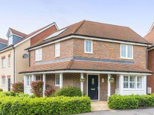 3 Bedrooms for sale in Brookfield Drive, Horley RH6