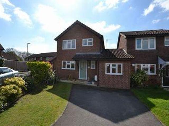 3 Bedrooms for sale in Chamomile Gardens, Farnborough GU14