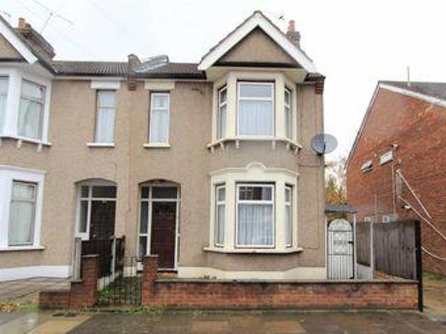 3 Bedrooms for sale in Claremont Gardens, Seven Kings, Essex IG3
