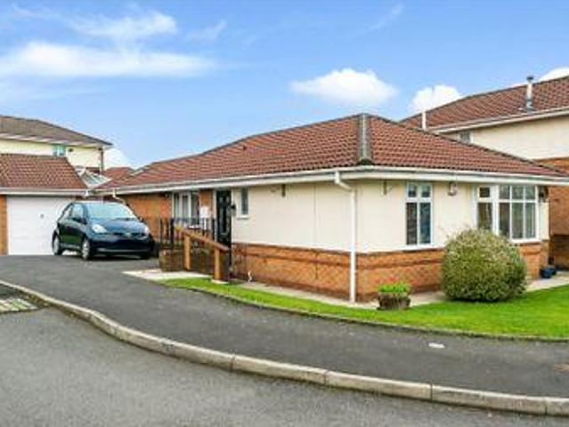 3 Bedrooms for sale in Dearncamme Close, Bolton BL2