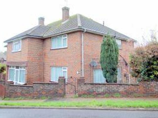 3 Bedrooms for sale in Denton Road, Newhaven BN9