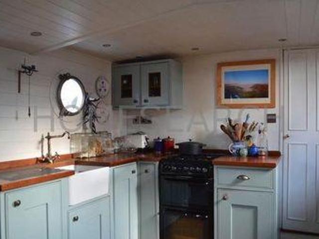 3 Bedrooms for sale in Ferry Lane, Brentford TW8