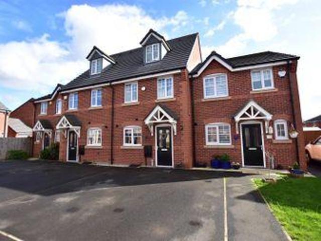 3 Bedrooms for sale in Fisher Drive, Heywood, Greater Manchester OL10