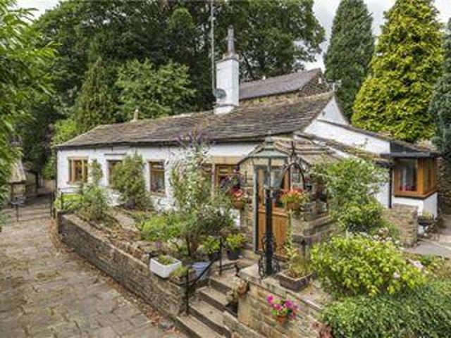 3 Bedrooms for sale in Gawthorpe Cottage, Gawthorpe, Bingley, West Yorkshire BD16