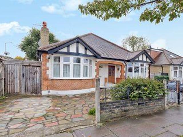3 Bedrooms for sale in Greenfield Avenue, Surbiton KT5