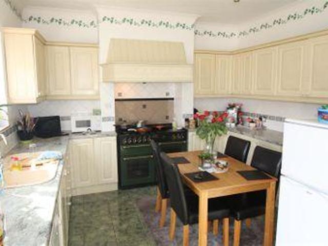 3 Bedrooms for sale in Grove Road, Chadwell Heath, Romford RM6