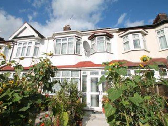 3 Bedrooms for sale in Hedge Lane, Palmers Green, London N13
