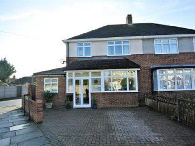 3 Bedrooms for sale in Hogarth Avenue, Ashford TW15