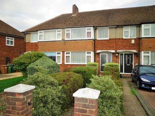 3 Bedrooms for sale in Hogarth Avenue, Ashford TW15