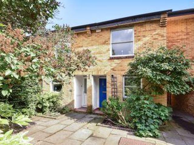 3 Bedrooms for sale in Holm Oak Close, London SW15