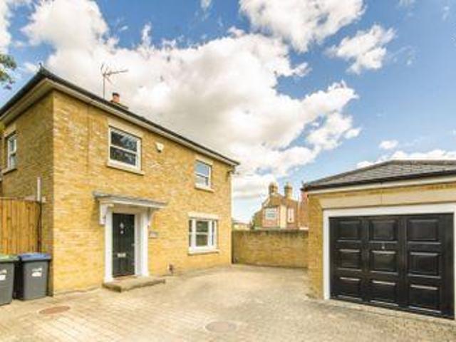 3 Bedrooms for sale in Holtwhite Avenue, Chase Side EN2