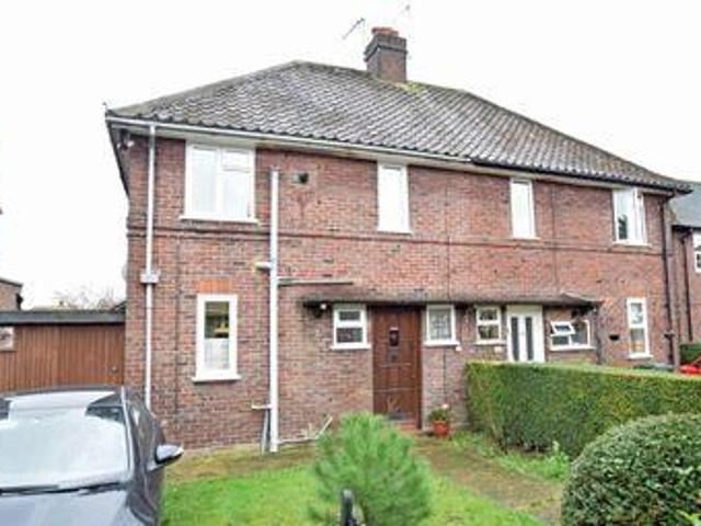 3 Bedrooms for sale in Howard Close, West Acton, London W3