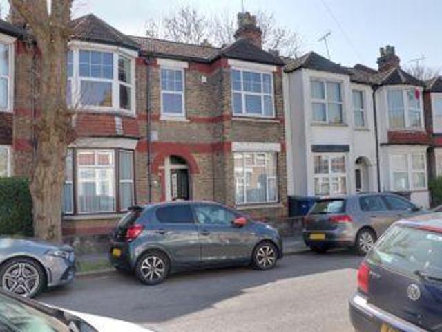 3 Bedrooms for sale in Leslie Road, London N2