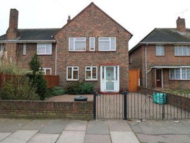3 Bedrooms for sale in Leyswood Drive, Ilford IG2