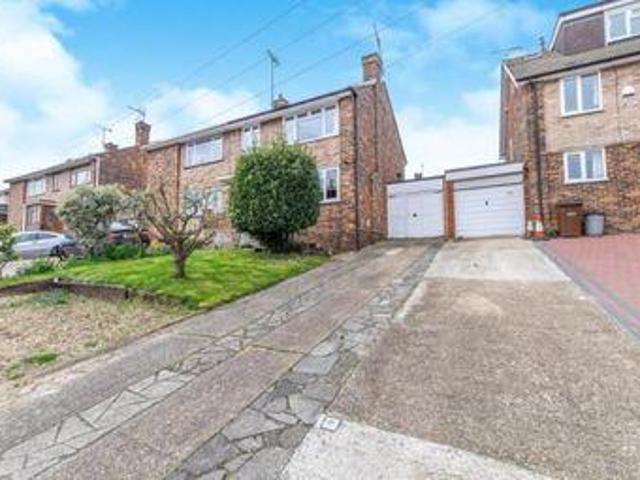 3 Bedrooms for sale in Lonsdale Drive, Gillingham, Kent ME8