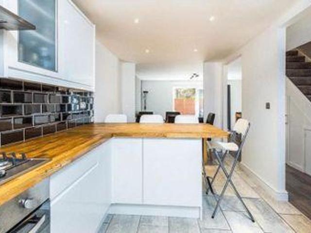 3 Bedrooms for sale in Parkway, Erith DA18