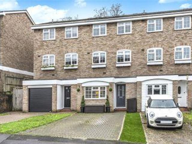 3 Bedrooms for sale in Patterdale Close, Bromley BR1