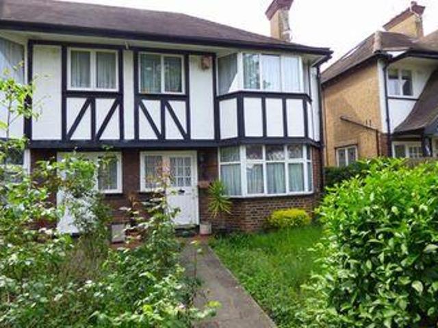 3 Bedrooms for sale in Princes Gardens, West Acton W3