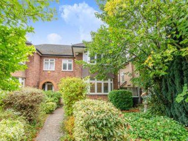 3 Bedrooms for sale in Queen Annes Place, Bush Hill Park EN1