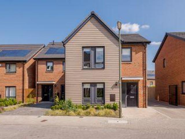 3 Bedrooms for sale in Reed Street, Woking GU22