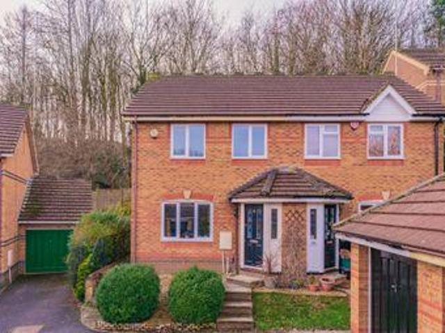3 Bedrooms for sale in Robertson Drive, St Annes, Bristol BS4