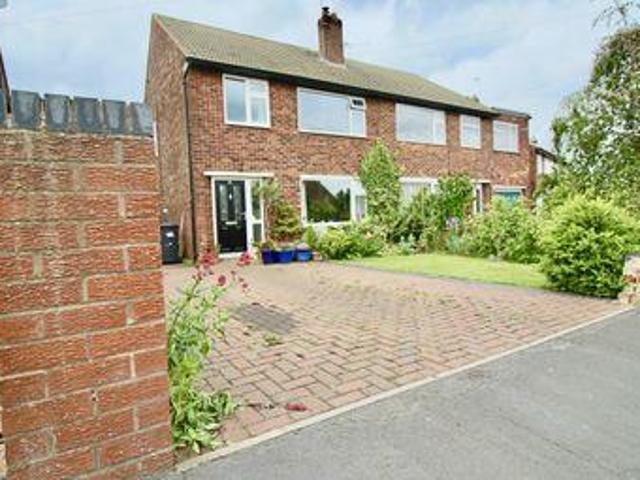 3 Bedrooms for sale in St Davids Drive, Scawsby, Doncaster DN5