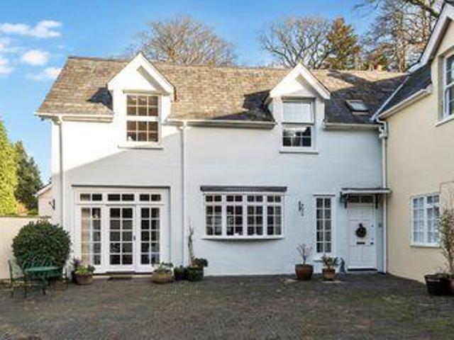 3 Bedrooms for sale in Stable Court, Stodham Lane, Liss GU33