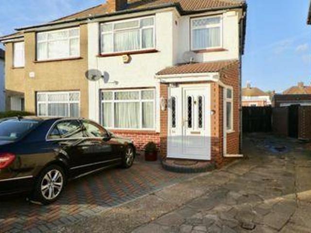 3 Bedrooms for sale in Seaton Road, Hayes UB3