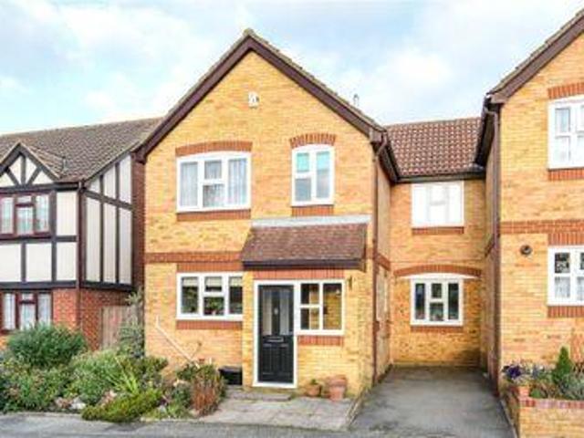 3 Bedrooms for sale in Seymour Drive, Bromley BR2