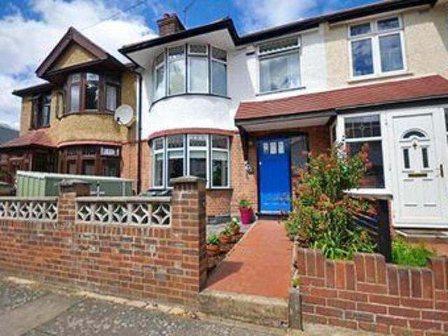 3 Bedrooms for sale in Springvale Avenue, Brentford TW8