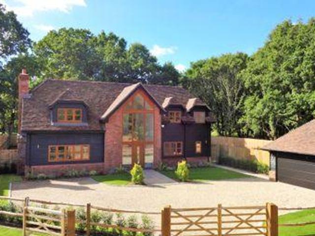 3 Bedrooms for sale in The Barracks, Hook RG27