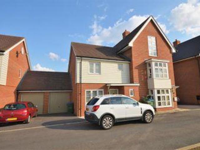 3 Bedrooms for sale in Valor Drive, Aylesbury HP18