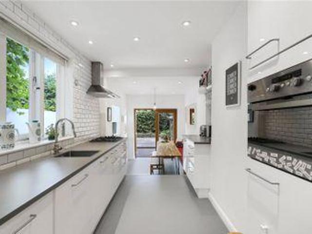 3 Bedrooms for sale in Vivian Road, Bow, London E3