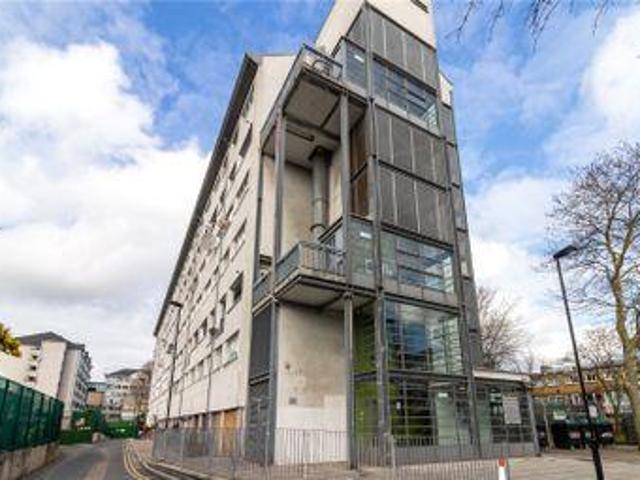 3 Bedrooms for sale in Wycombe House, 9 Bernhardt Crescent, London NW8