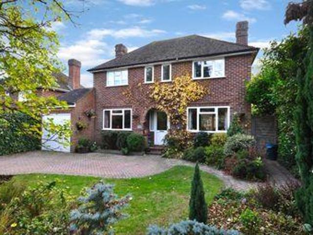 3 Bedrooms for sale in Warren Road, Woodley, Reading RG5
