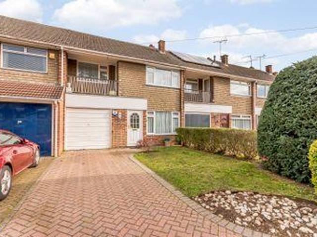 3 Bedrooms for sale in Wey Barton, Byfleet, West Byfleet KT14