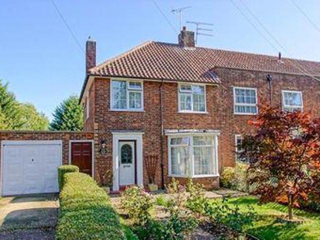 3 Bedrooms for sale in Woodhall Lane, Welwyn Garden City AL7