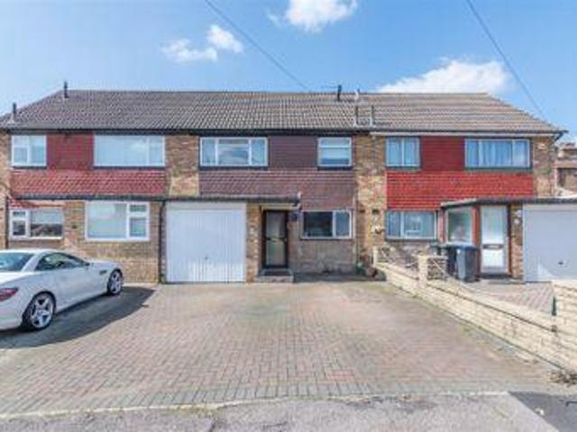 3 Bedrooms for sale in Youngmans Close, Enfield EN2