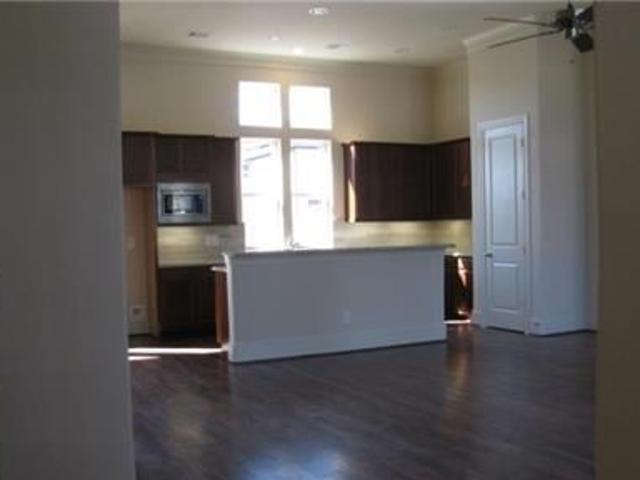 3 bedrooms House Outstanding layout and great location