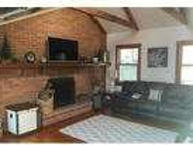 3 bedrooms House Beautifully Appointed Home. Washer/Dryer Hookups!