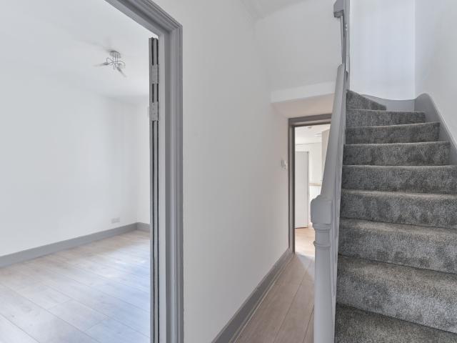 3 Bedrooms House end of terrace for Rent in Garratt Lane | Foxtons