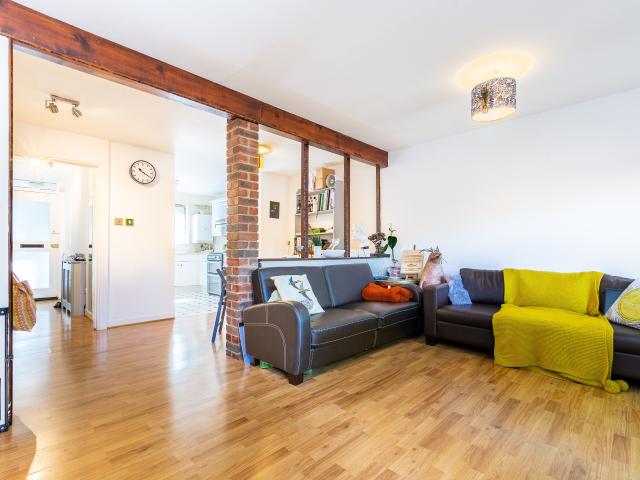 3 Bedrooms House end of terrace for Rent in Lewesdon Close | Foxtons