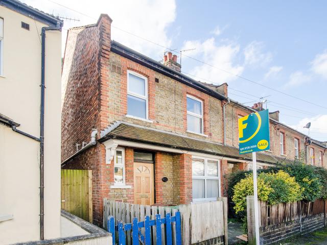 3 Bedrooms House end of terrace for Rent in Sherwood Road | Foxtons