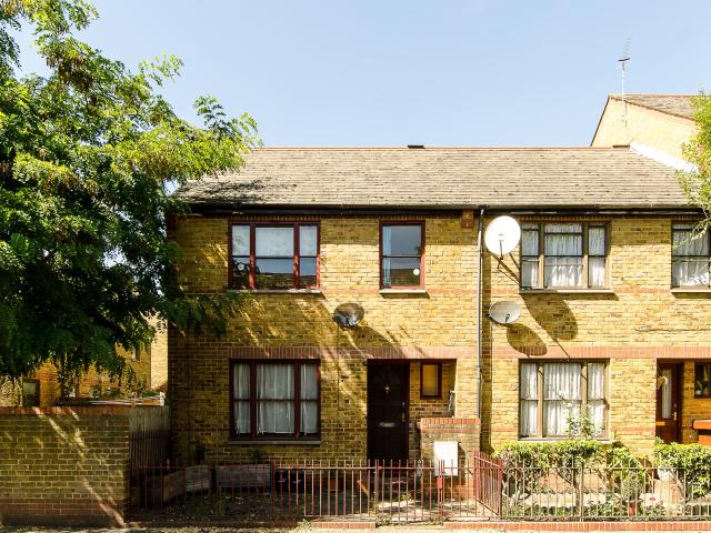 3 Bedrooms House for Rent in Myatt Road | Foxtons