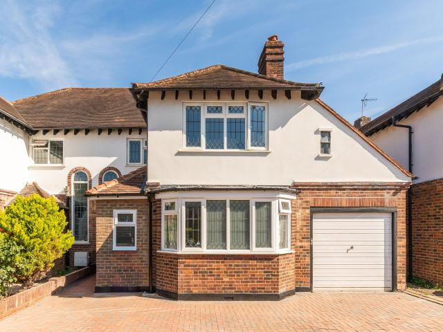3 Bedrooms House for Rent in Overdale Avenue | Foxtons
