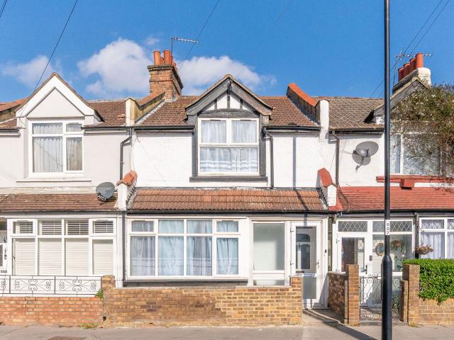 3 Bedrooms House for Rent in Bensham Lane | Foxtons