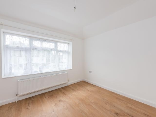 3 Bedrooms House for Rent in Berry Way | Foxtons