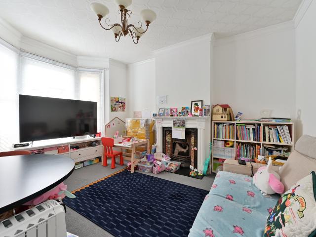 3 Bedrooms House for Rent in Caroline Road | Foxtons